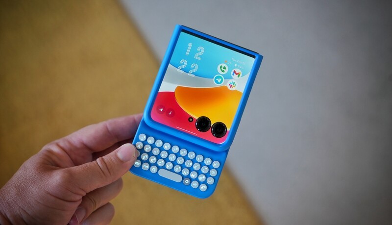 Meet Clicks for Razr: A keyboard you'll flip for | Clicks